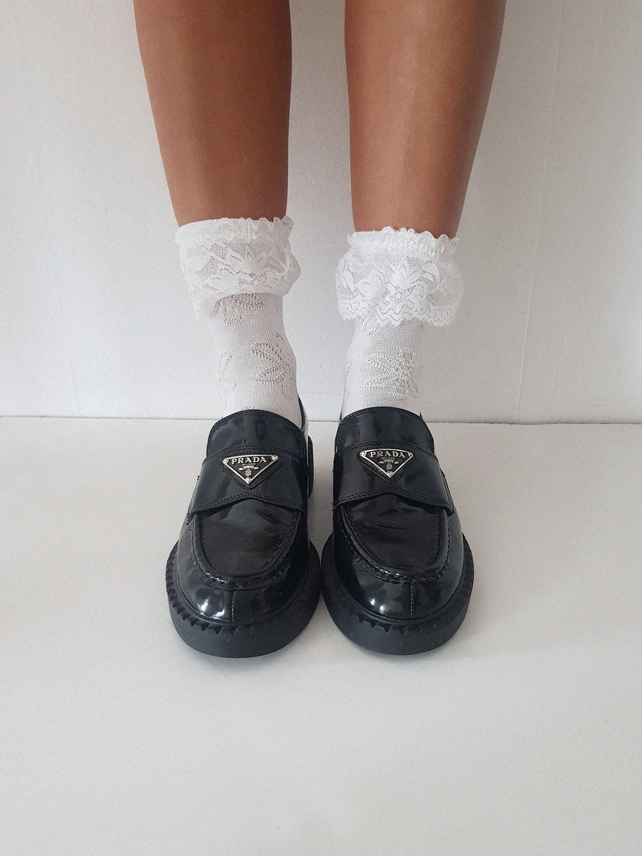WHITE SOCKS // roses – tricirculo
