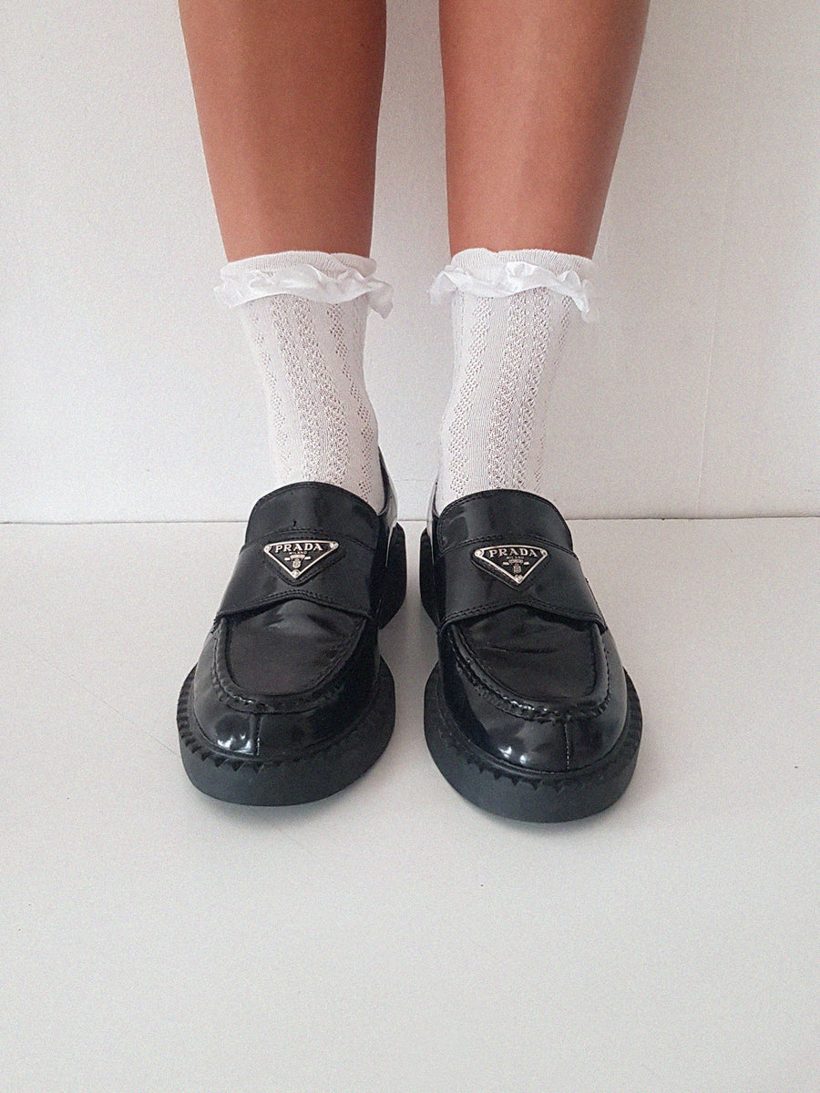 WHITE SOCKS // 2 – tricirculo