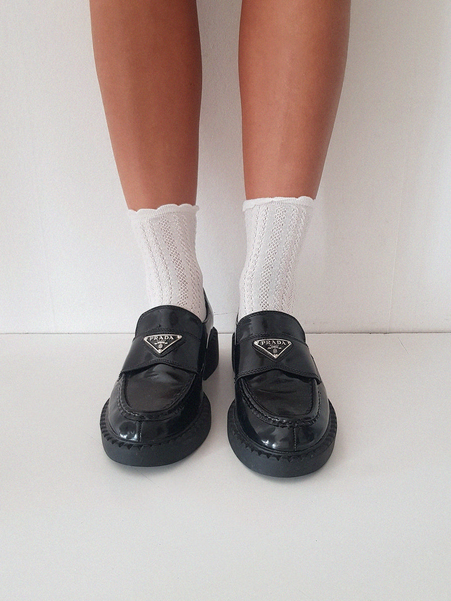 WHITE SOCKS // 1 – tricirculo